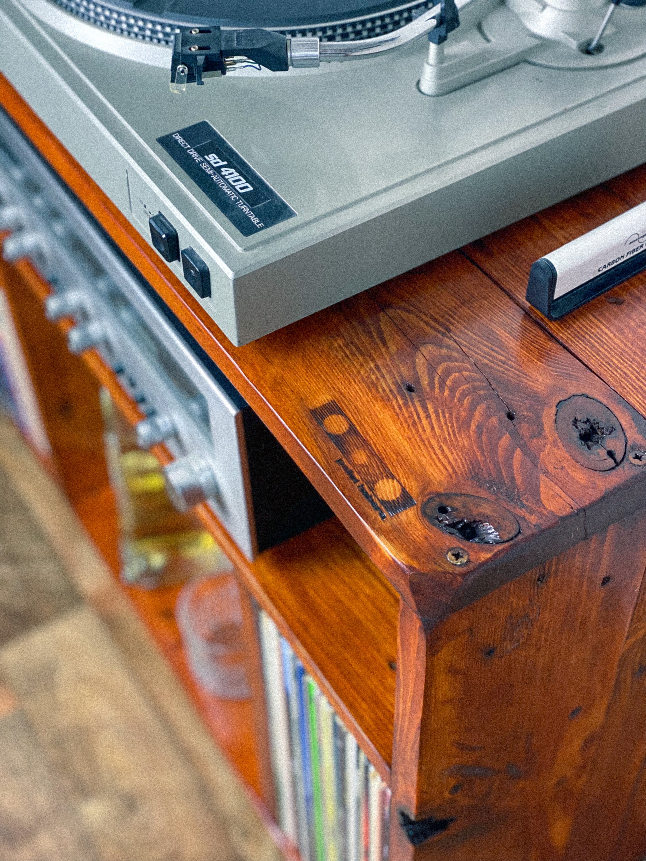Upcycled Pallet Record Player Table: LP Vinyl Storage Console - Etsy