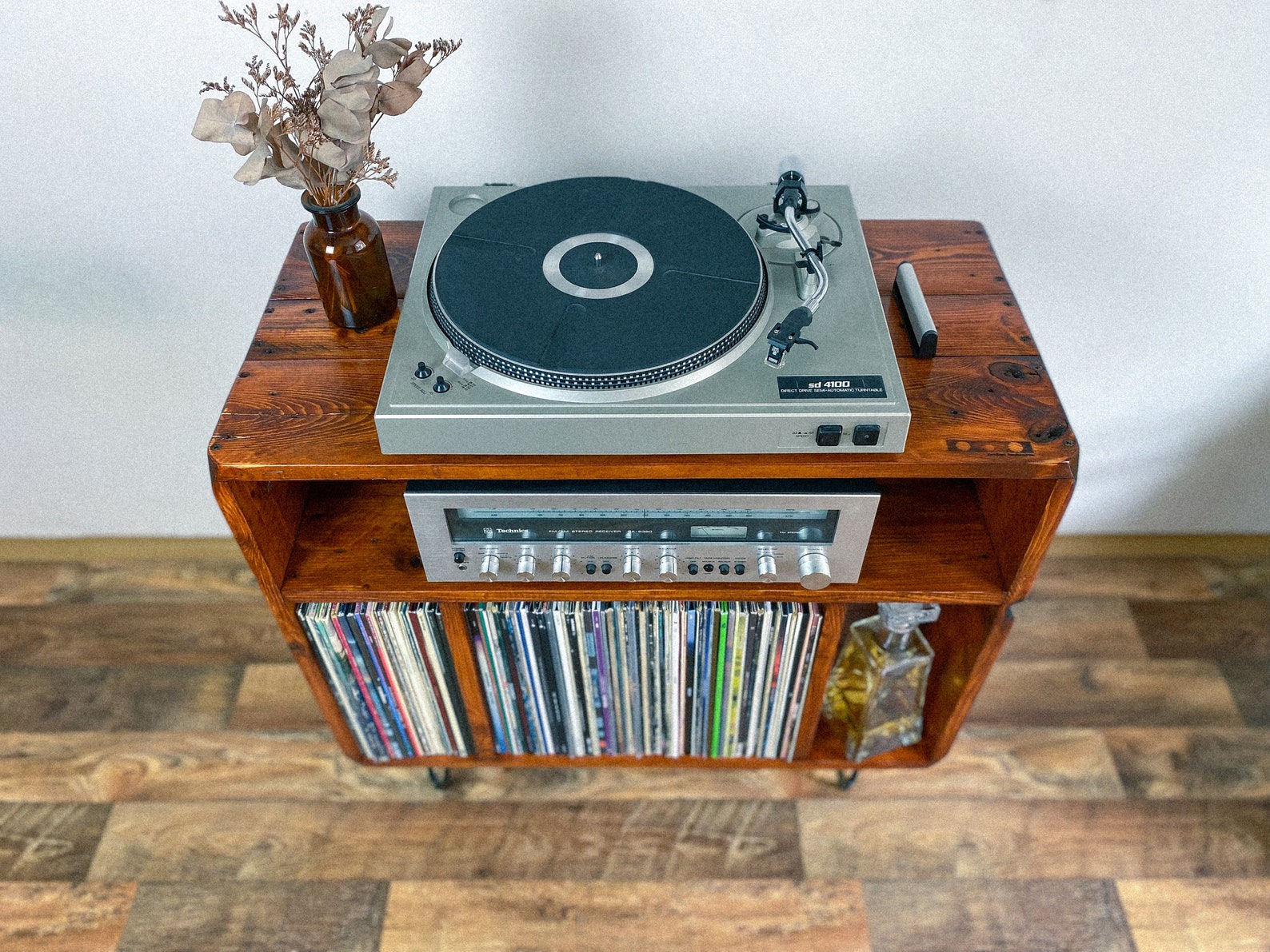 Upcycled Pallet Record Player Table: LP Vinyl Storage Console - Etsy