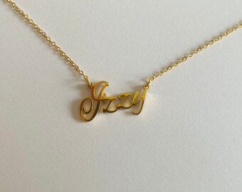 Izzy name necklace store
