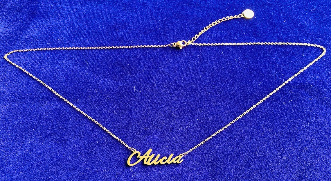 Alicia stainless steel name necklace in gold | Etsy