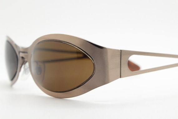 2000s vintage wraparound angular sunglasses. Brown ch… - Gem