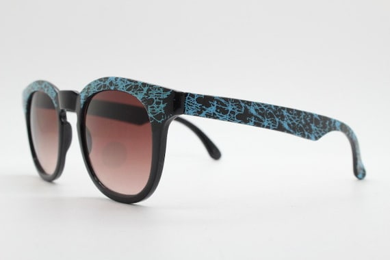 80s vintage rounded wayfarer design sunglasses. Abstr… - Gem