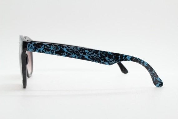 80s vintage rounded wayfarer design sunglasses. Abstr… - Gem