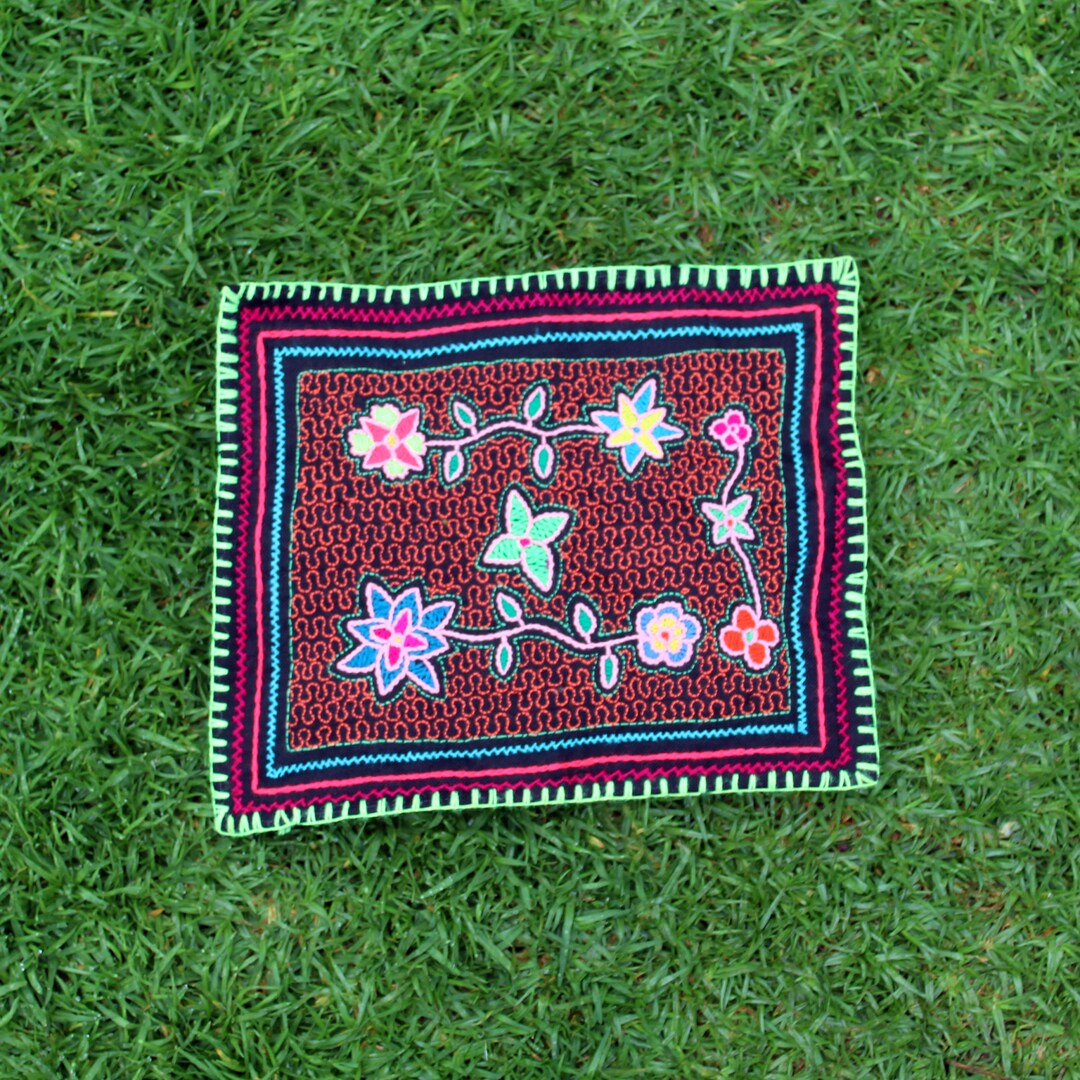 Little Flowers & Traditional Kené Pattern Shipibo Embroidery | Altar ...