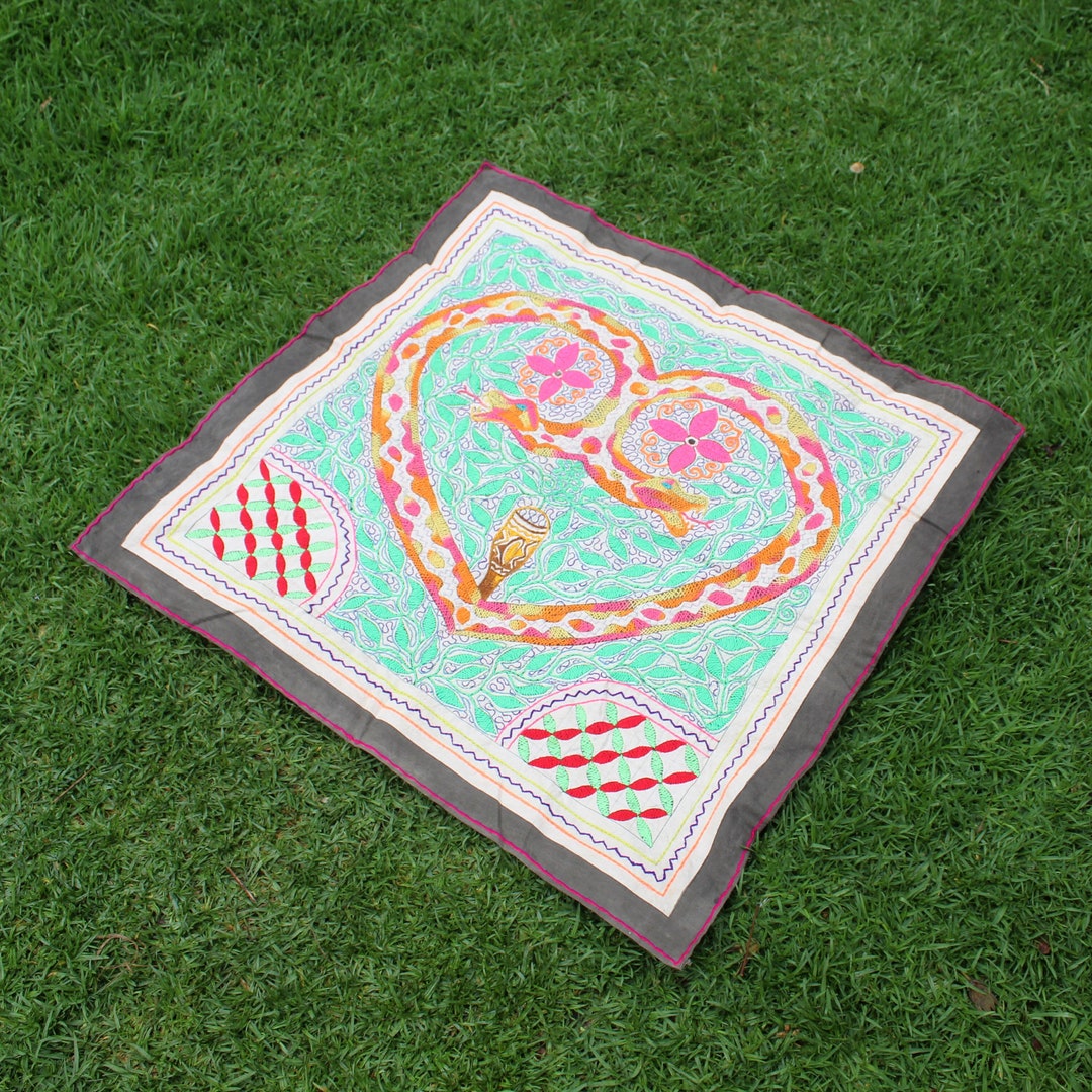 Heart-shaped Snakes & Chakruna Shipibo Handmade/dyed Embroidery ...