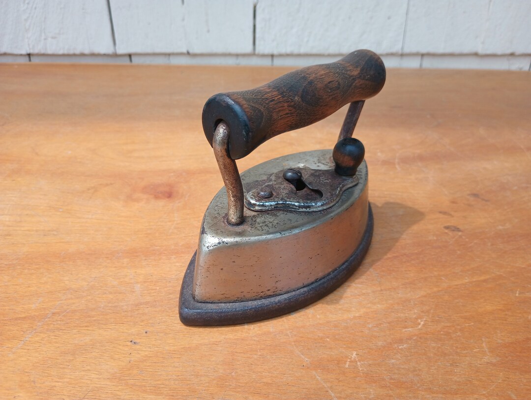 Vintage Sad Iron With Removable Handle - the Dover Manufacturing ...