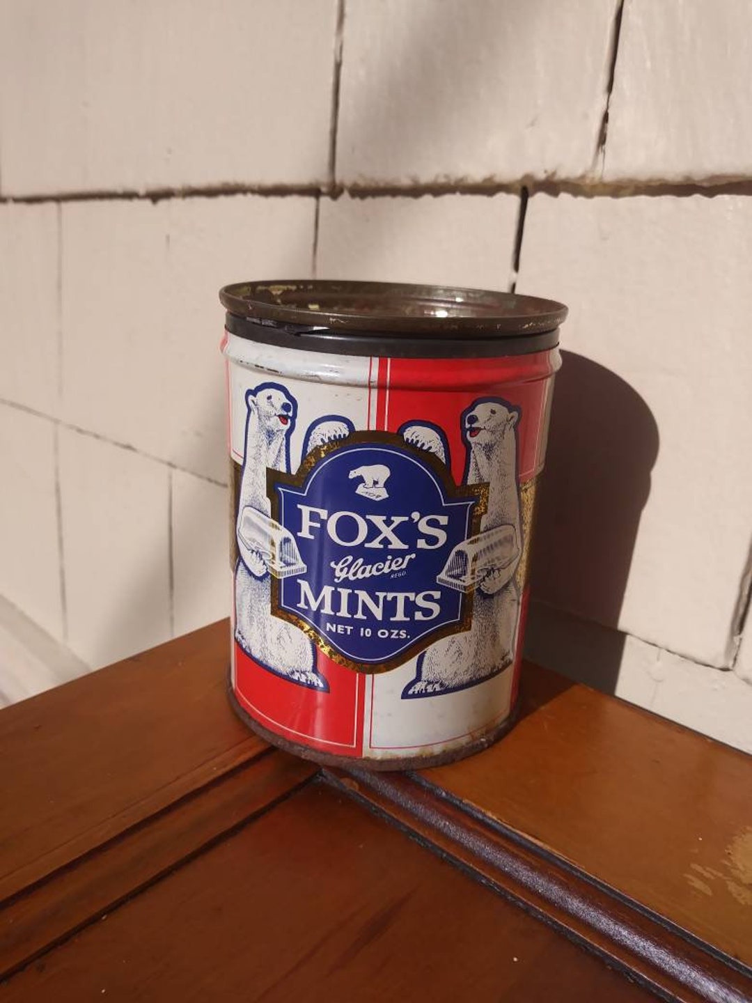 Fox's Glacier Mints - Pictures of Polar Bears Holding and Standing on ...