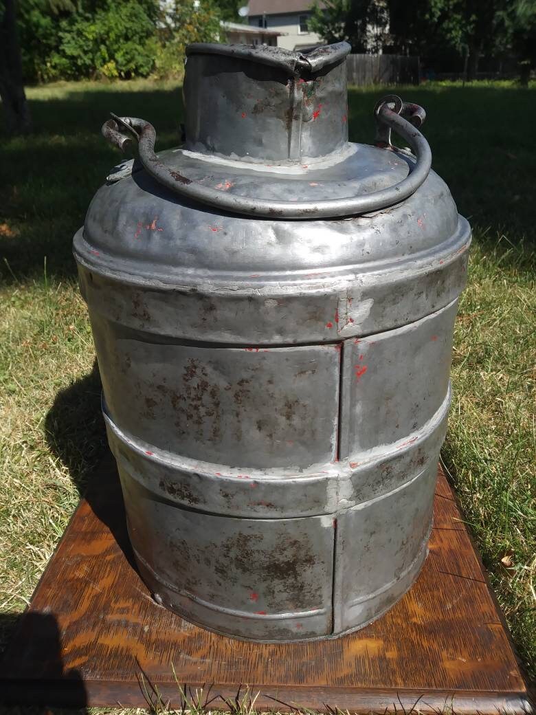Large Vintage Galvanized Oil Can Display or Planter - Etsy