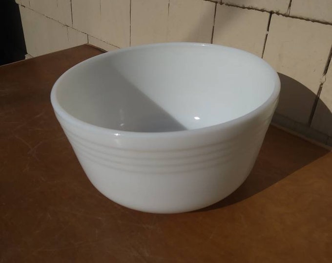 Vintage Pyrex White Glass/milk Glass Mixing Bowl - Hamilton Beach - Etsy