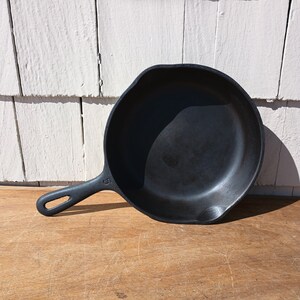 Vintage 8 Inch Cast Iron Skillet - Unmarked - Cleaned and Seasoned - Etsy