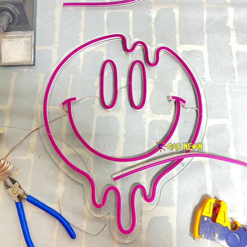 Melting Smiley Face Neon Wall Decoration Emoji Face Neon Sign - Etsy