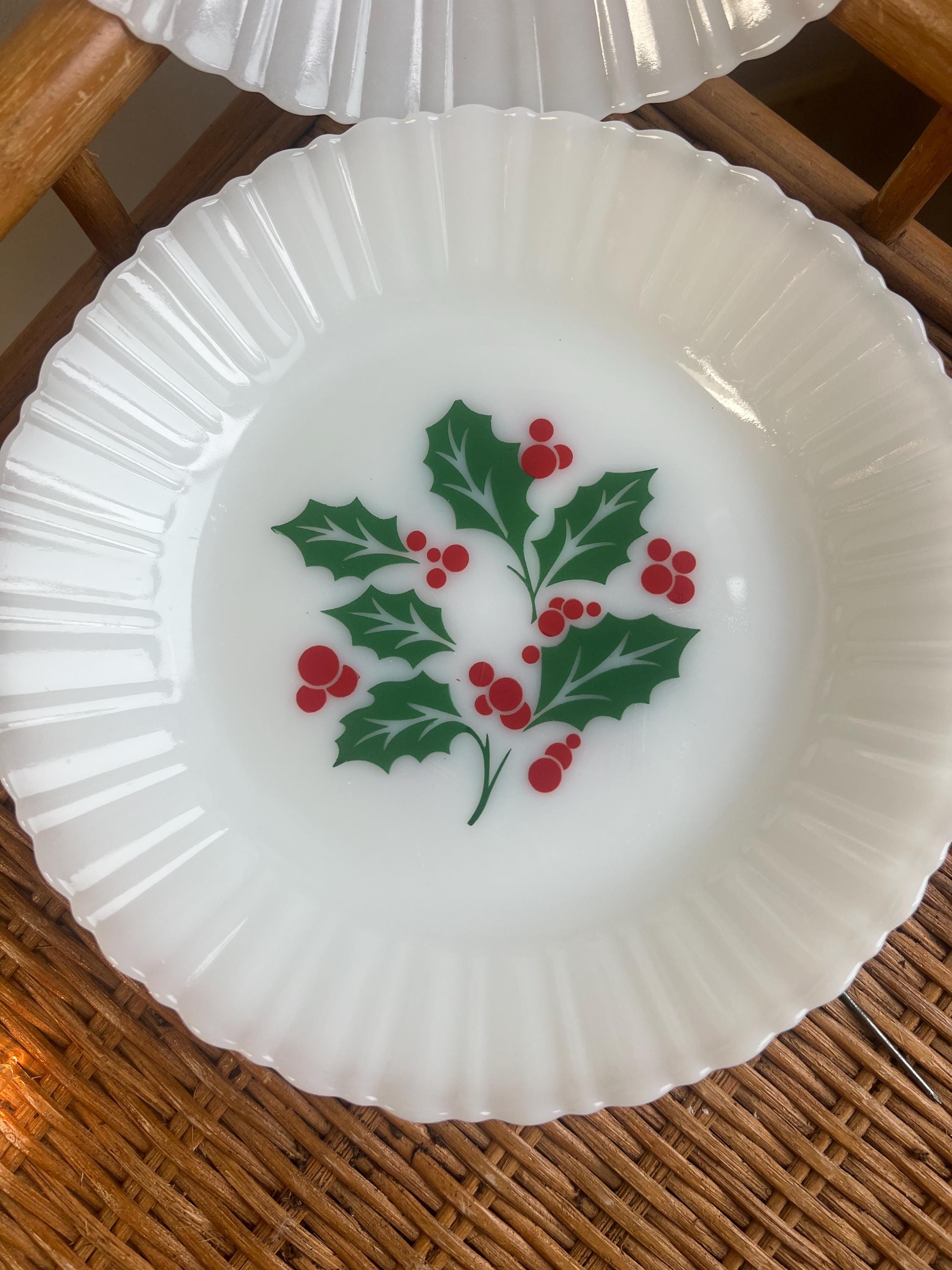 Set of 5 Vintage Termocrisa Holly and Berries Milk Glass Bowls/plate - Etsy