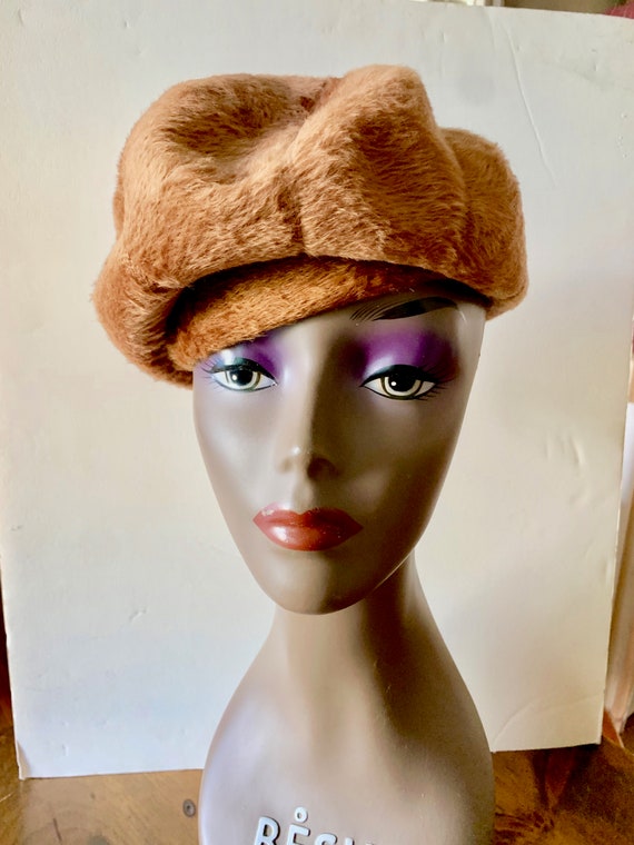 schiaparelli cloche hat - Gem