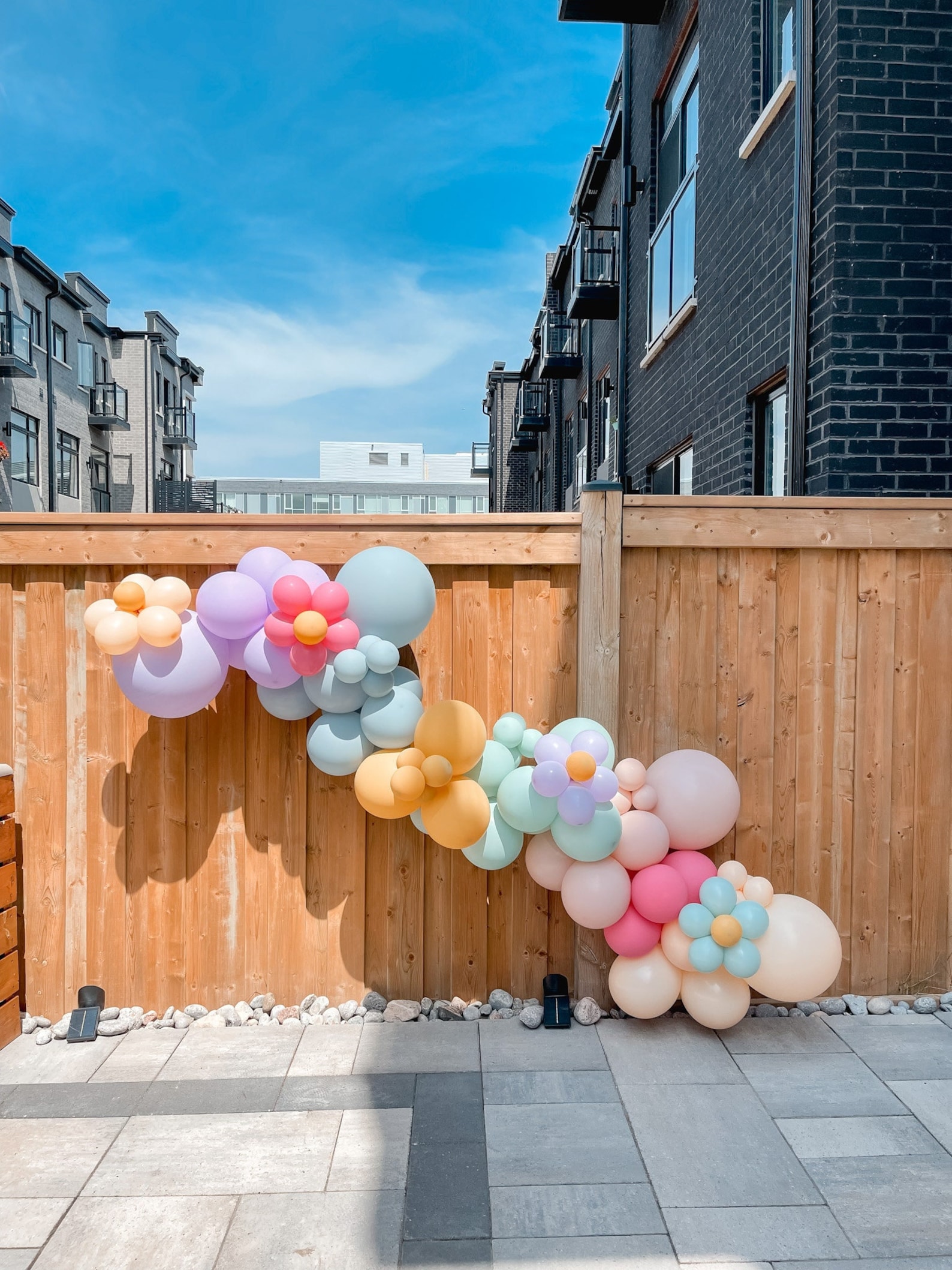 Groovy One Balloon Garland Kit Daisy Balloon Garland Groovy 90s ...