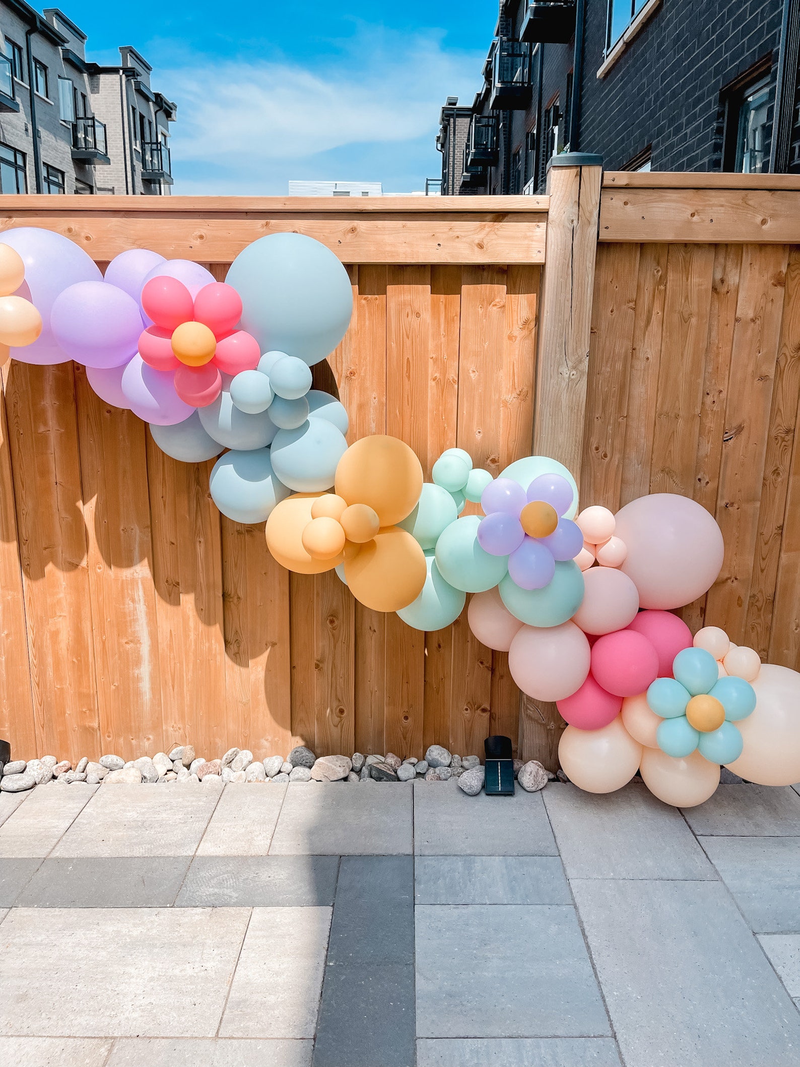 Groovy One Balloon Garland Kit Daisy Balloon Garland Groovy 90s ...