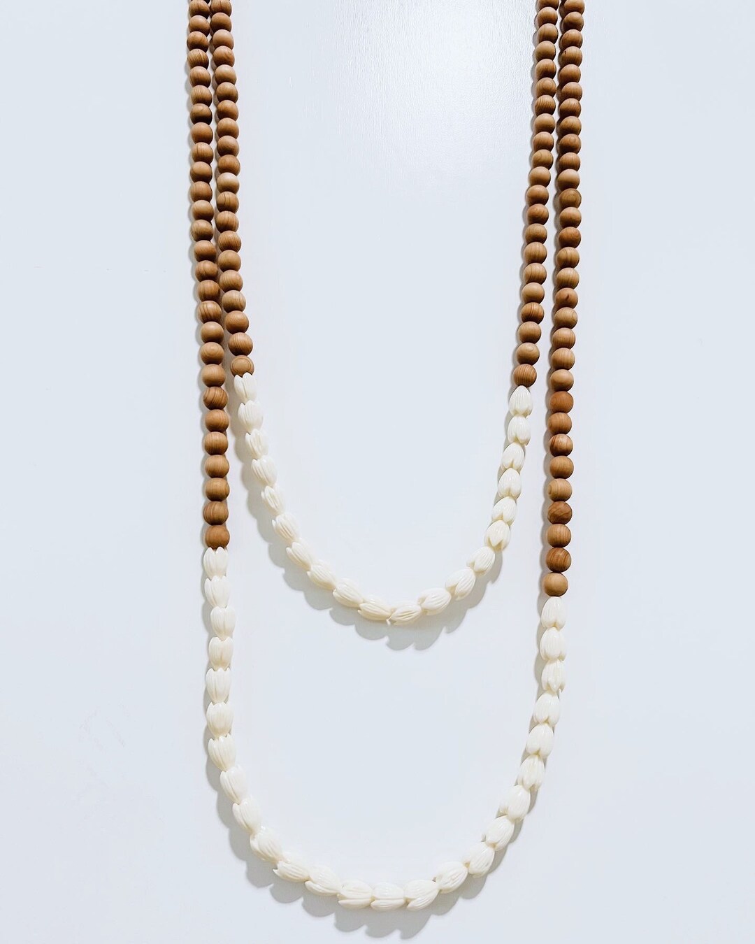 White Pikake & Sandalwood Necklace - Etsy