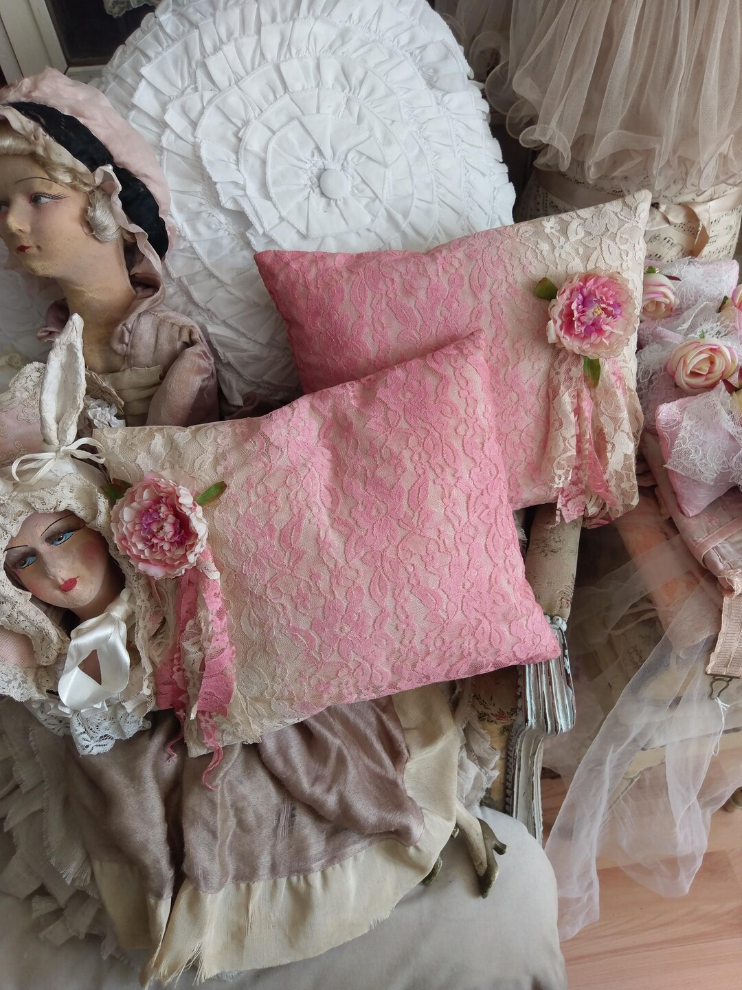 Vintage Romantic Decorative Pillow, Lace Pillow, Rose, Nostalgic ...