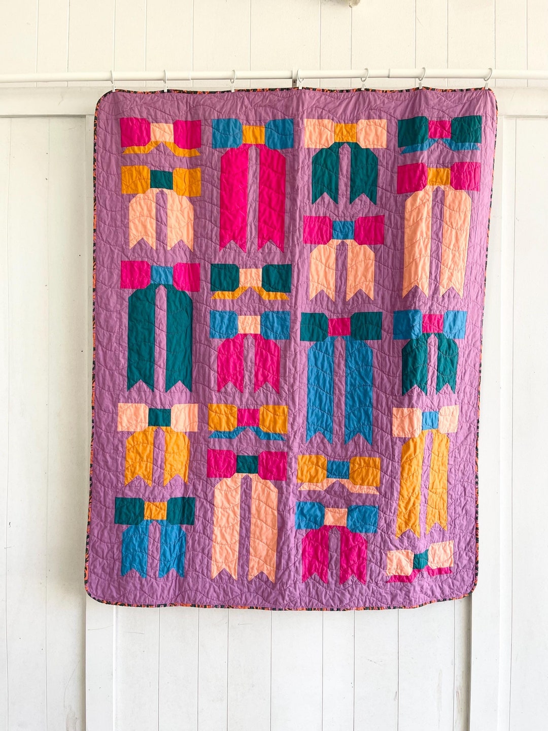 Taffy Pull Bow Quilt Throw / Modern Patchwork Colorful Quilt / Handmade ...