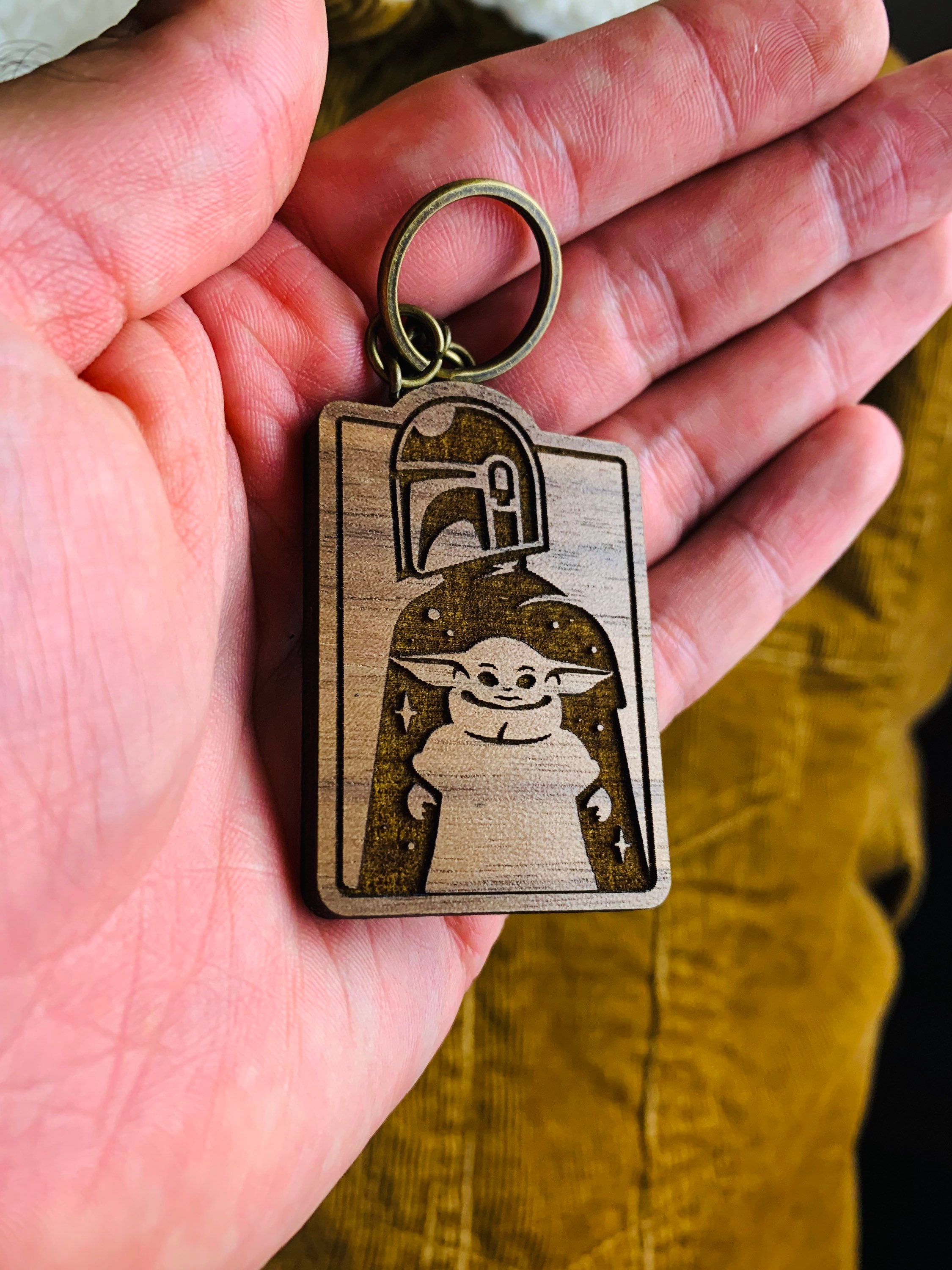 Mando and Grogu Walnut Keychain - Etsy UK