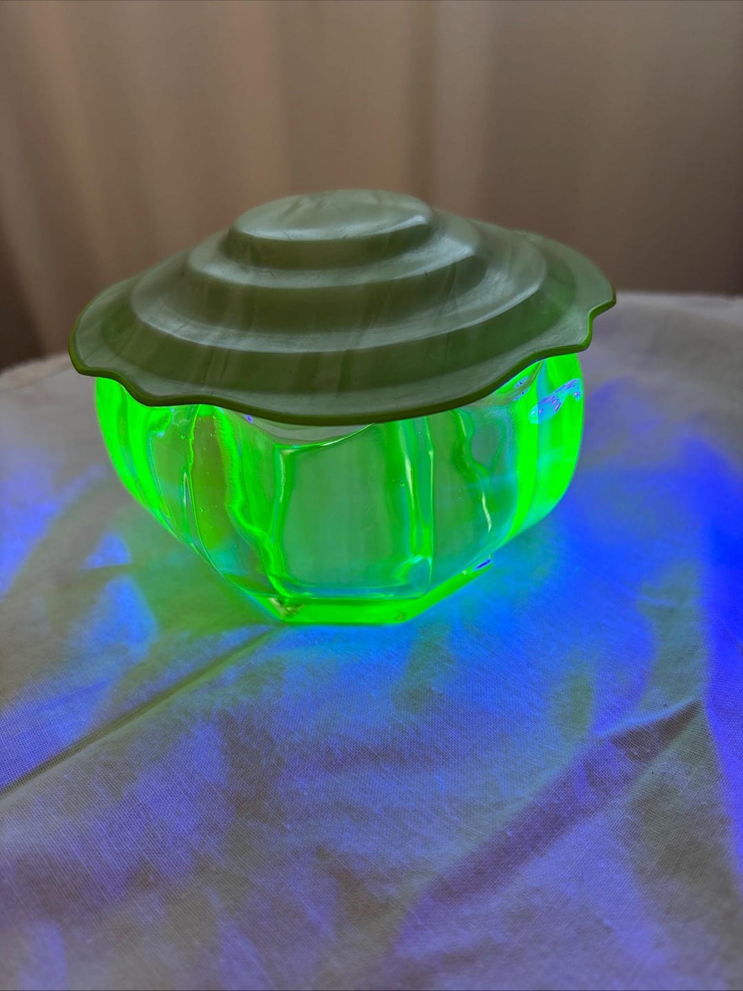 Uranium VTG Art Deco Dresser Powder Jar - Green Glass Base With ...
