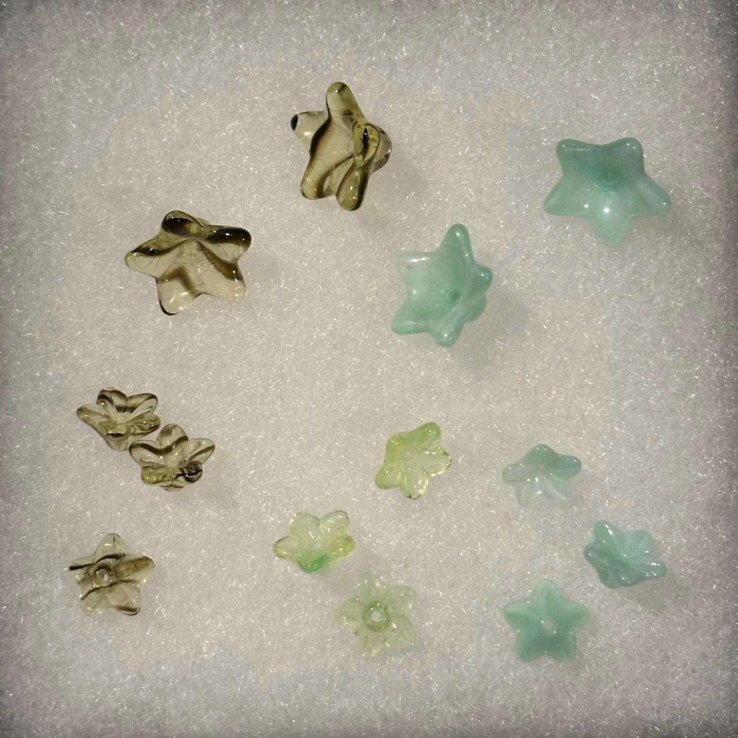 Uranium Glass Flower Beads, Trumpet Flower Beads, Vaseline Glass ...