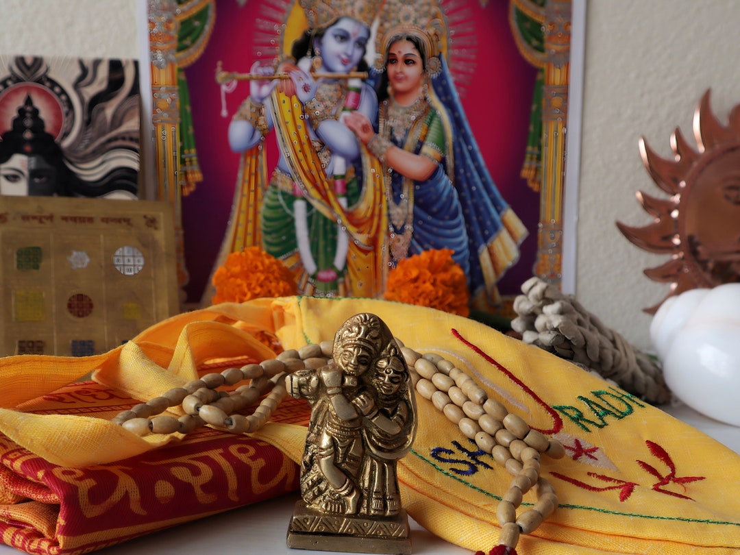 Lord Krishna Gift Box, Radha Krishna Statue, Tulsi Mala, Cotton Scarf ...
