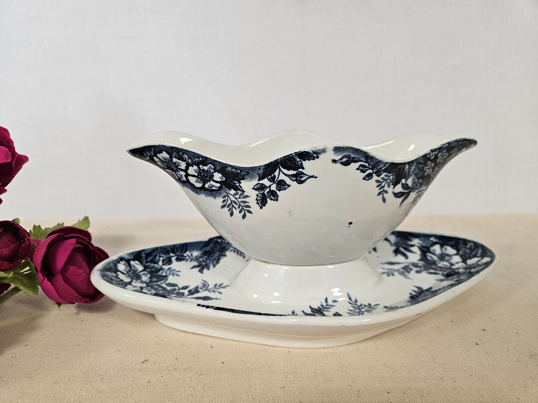 Old Iron Earth Gravy Boat Model eglantine From the French Manufacture ...