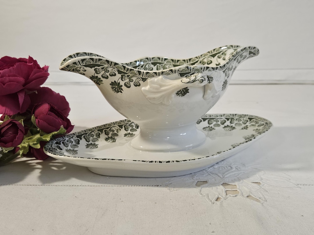 Saucière ancienne terre de fer modèle "Trèfle" de la manufacture ...