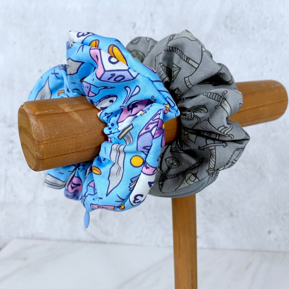 Zipper Stash Scrunchie, Choose Your Weapon Grey Inventory, Mimic, Dnd ...