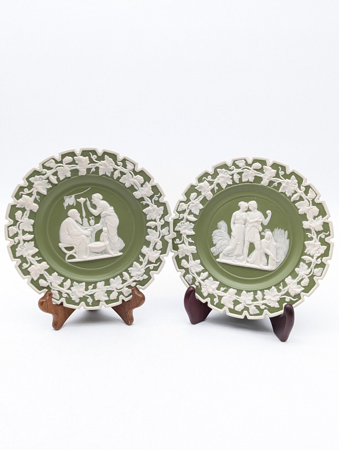 Vintage 1952 Grecian Cameo Plates Green With Ivory Design - Etsy