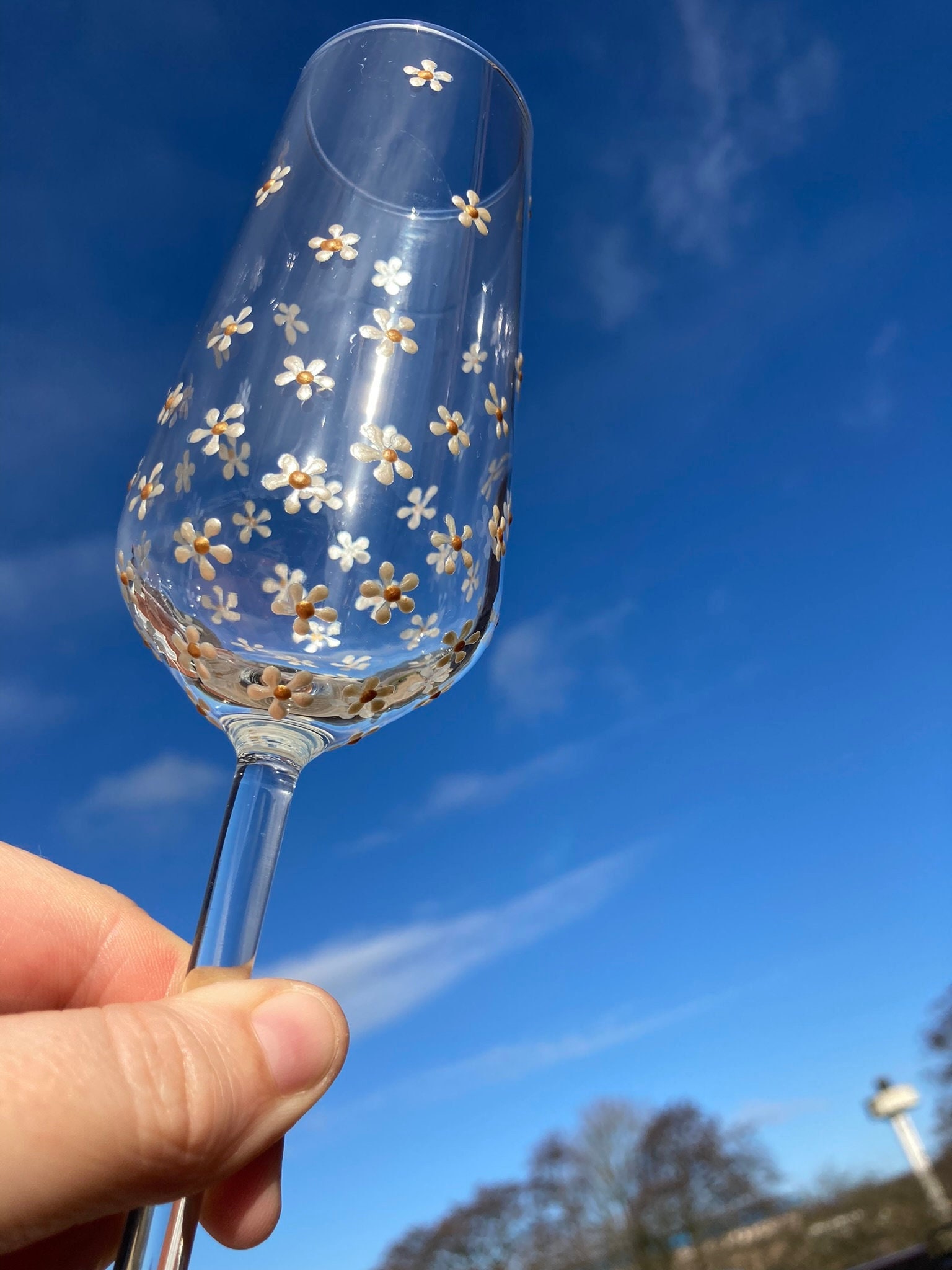 PERSONALISED Hand Painted Pearl/gold Daisy Prosecco Flute. Birthday ...