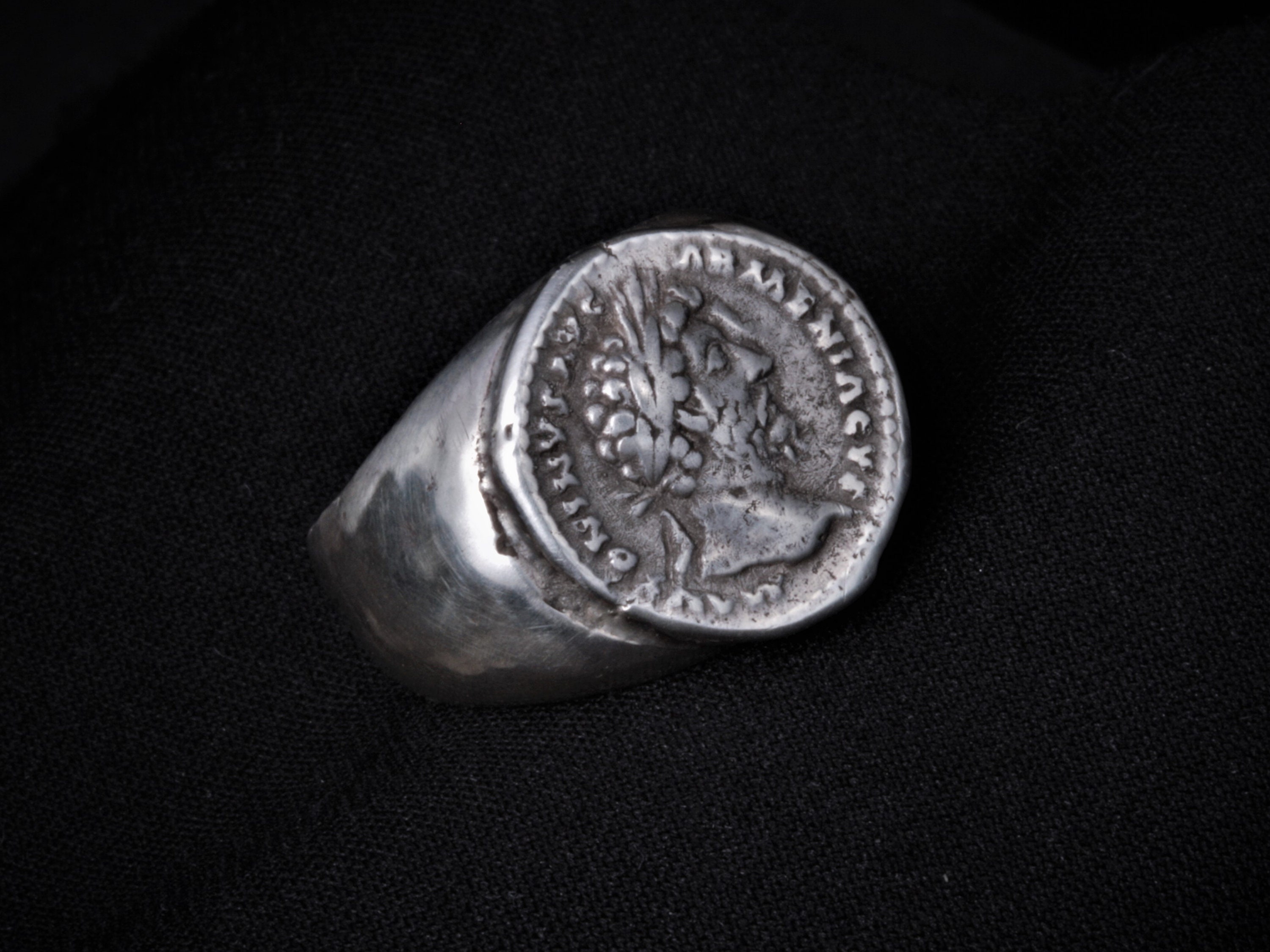 Roman Ring With the Denarius of the Emperor Marcus Aurelius. Cast From ...
