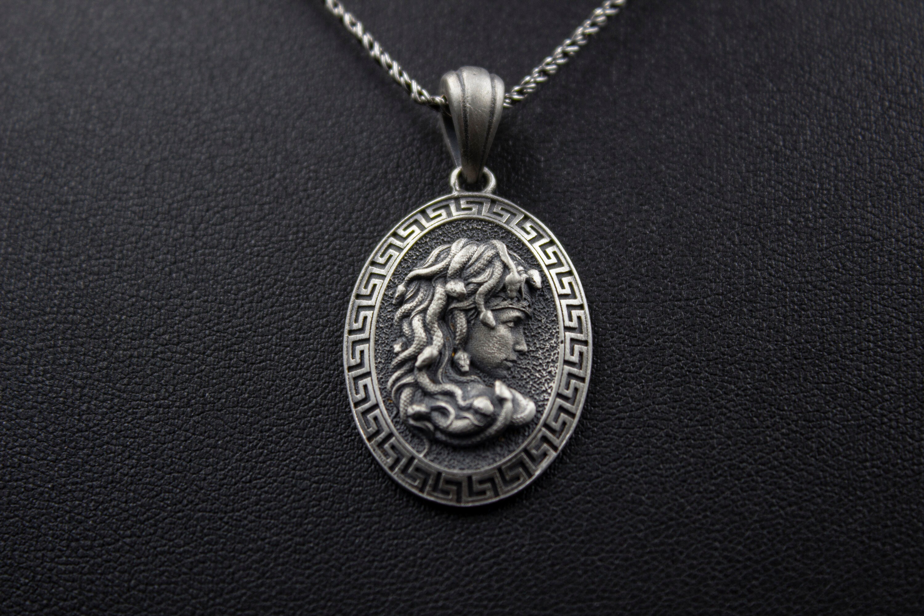 Silver Greek Mythology Pendant NWOT - www.eletrozina.com.br