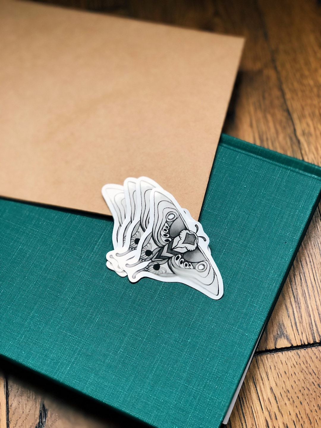 The Last of Us 2 / Guitar Moth / Watercolor Vinyl Sticker / TLOU / TLOU ...