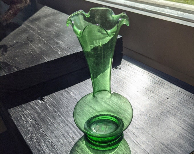 Vintage Emerald Green Glass Vase - Etsy