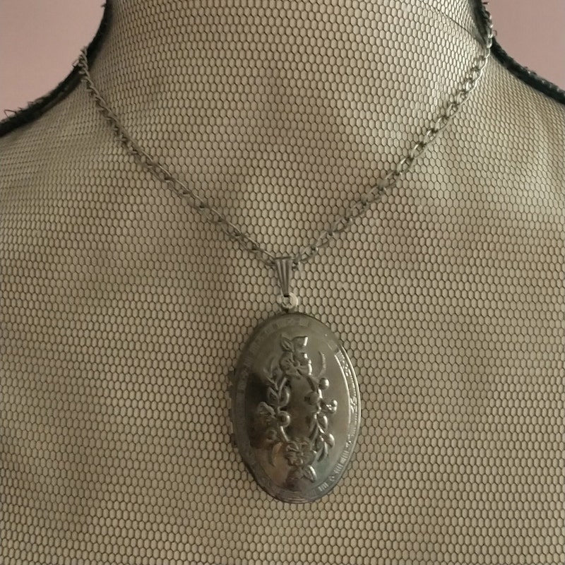 Gothic Locket - Etsy