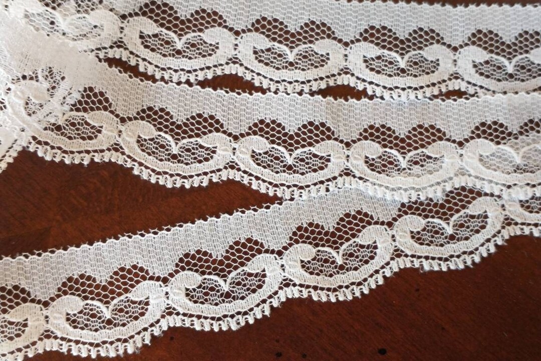 Cottage Chic / Boho Chic White Lace Trim (2.5 Cm Wide) Sold in 3 or 5 ...