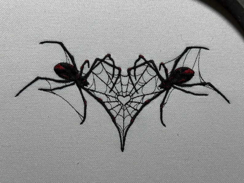 Gothic Spider Heart Machine Embroidery Design, Halloween Valentine ...