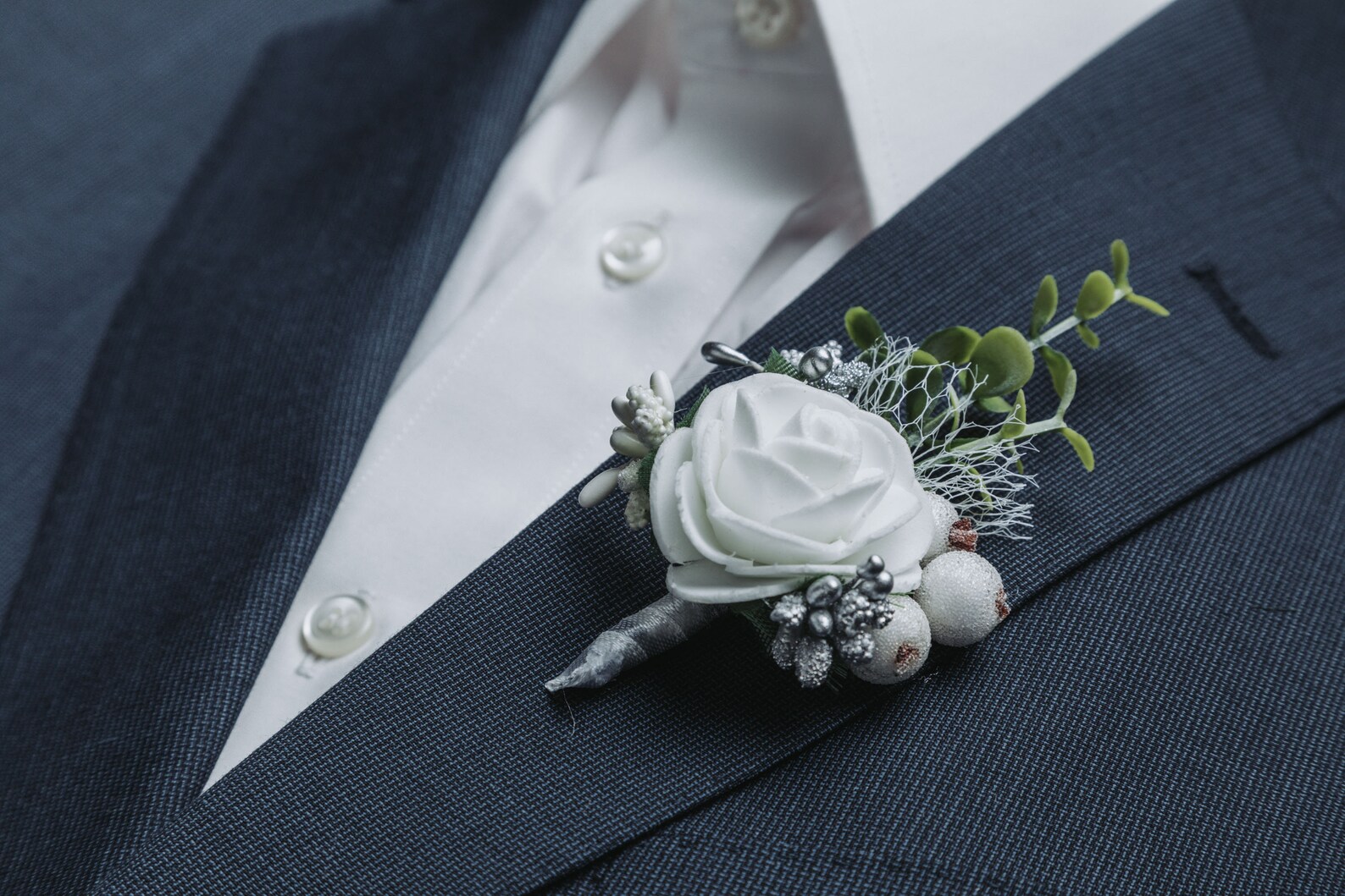 Wedding Floral Boutonniere, Groom Outfit Buttonhole, Groomsman ...