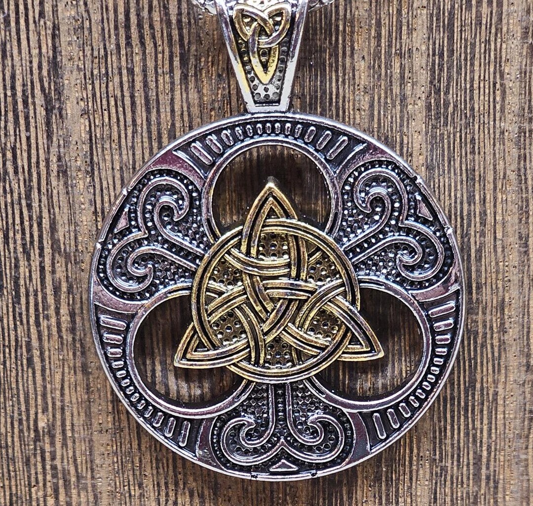 Celtic Triquetra Trinity Knot Necklace - Etsy