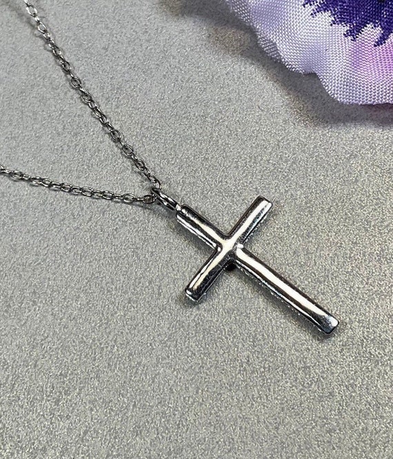 vintage minimalist cross - Gem