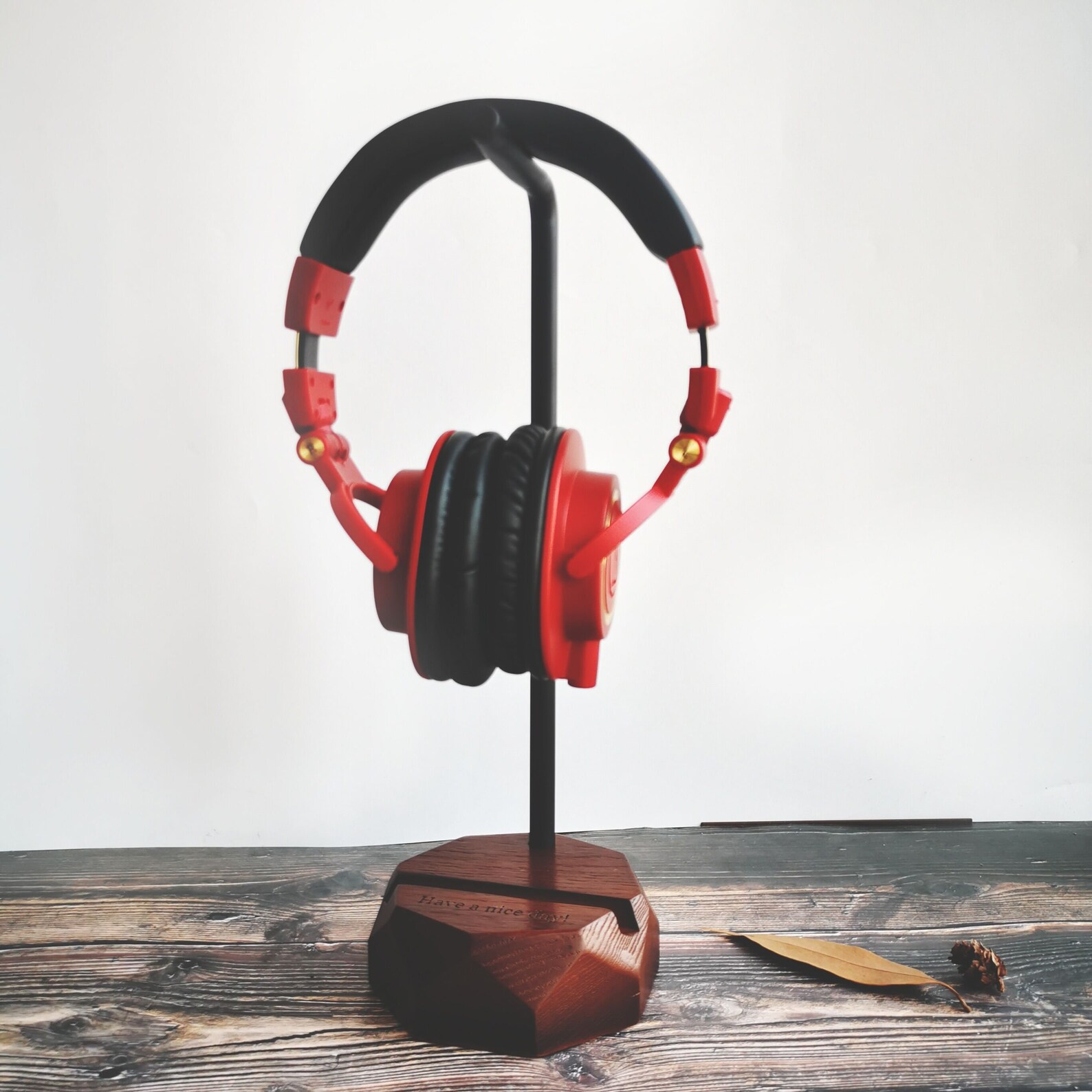 Personalised Wood Headphone stand Wooden and Metal Headphones | Etsy