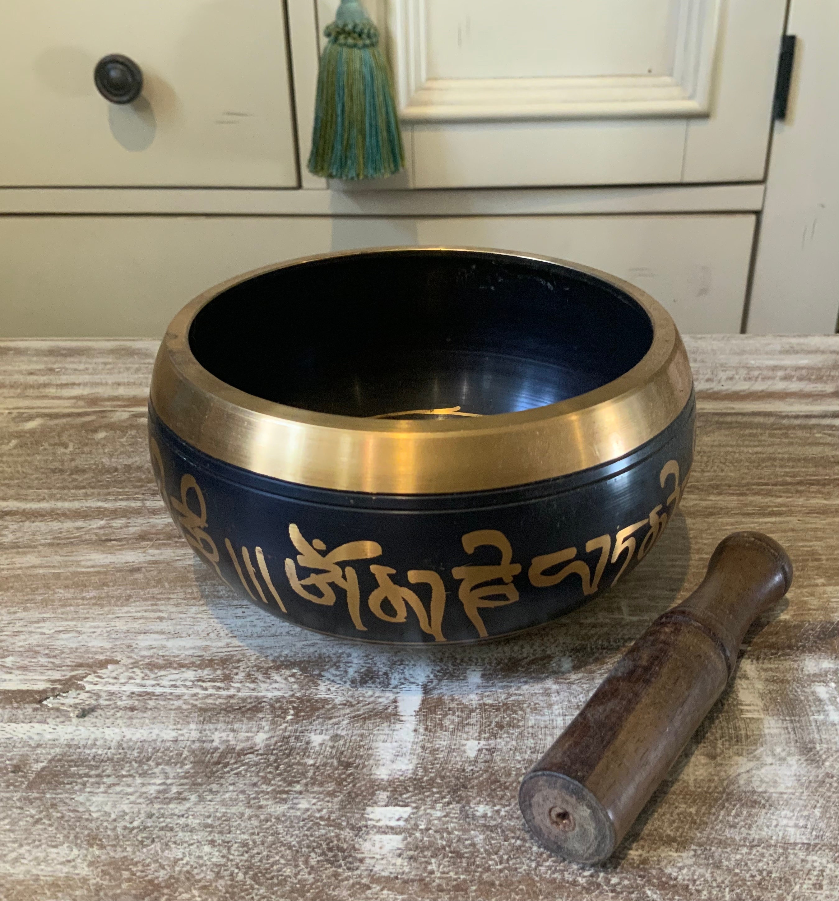 Black Hammered Metal Singing Bowl for Meditation - Lge 5.5” - Etsy