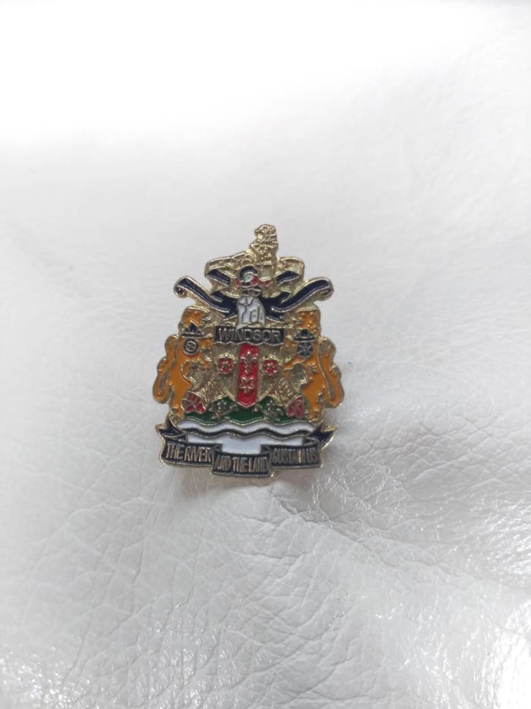 Windsor Coat of Arms Crest Flag Provincial Pin Canada Pinback Vintage ...