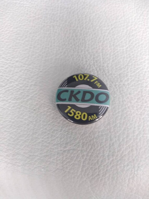 107.7 FM CKDO 1580 am radio Oshawa Button Antique Fan… - Gem