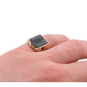 Antique 18ct Gold Intaglio Bloodstone Shield Signet Ring - Fairly and ...