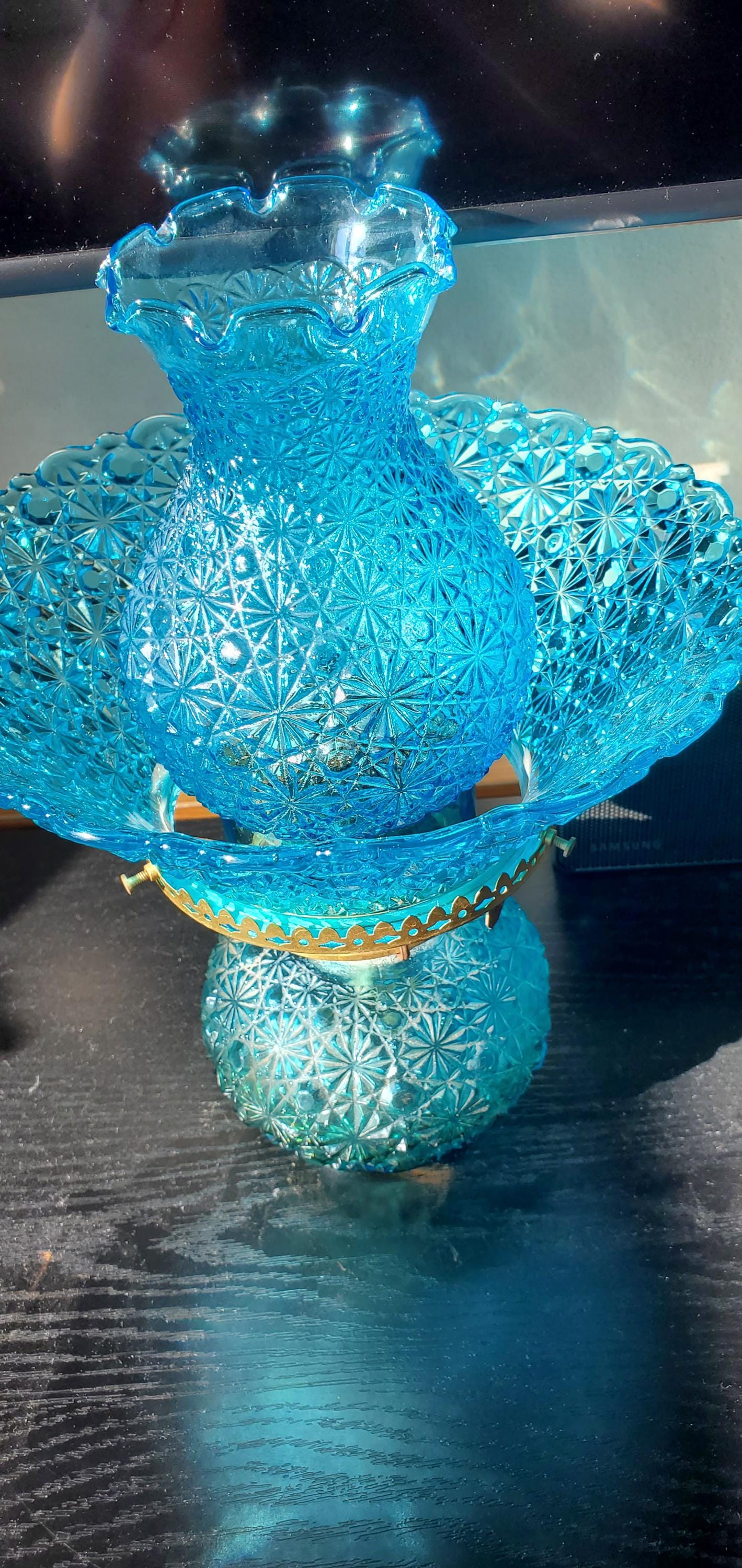 Vintage L E Smith Glass Blue Daisy and Button Pattern Oil Lamp With ...