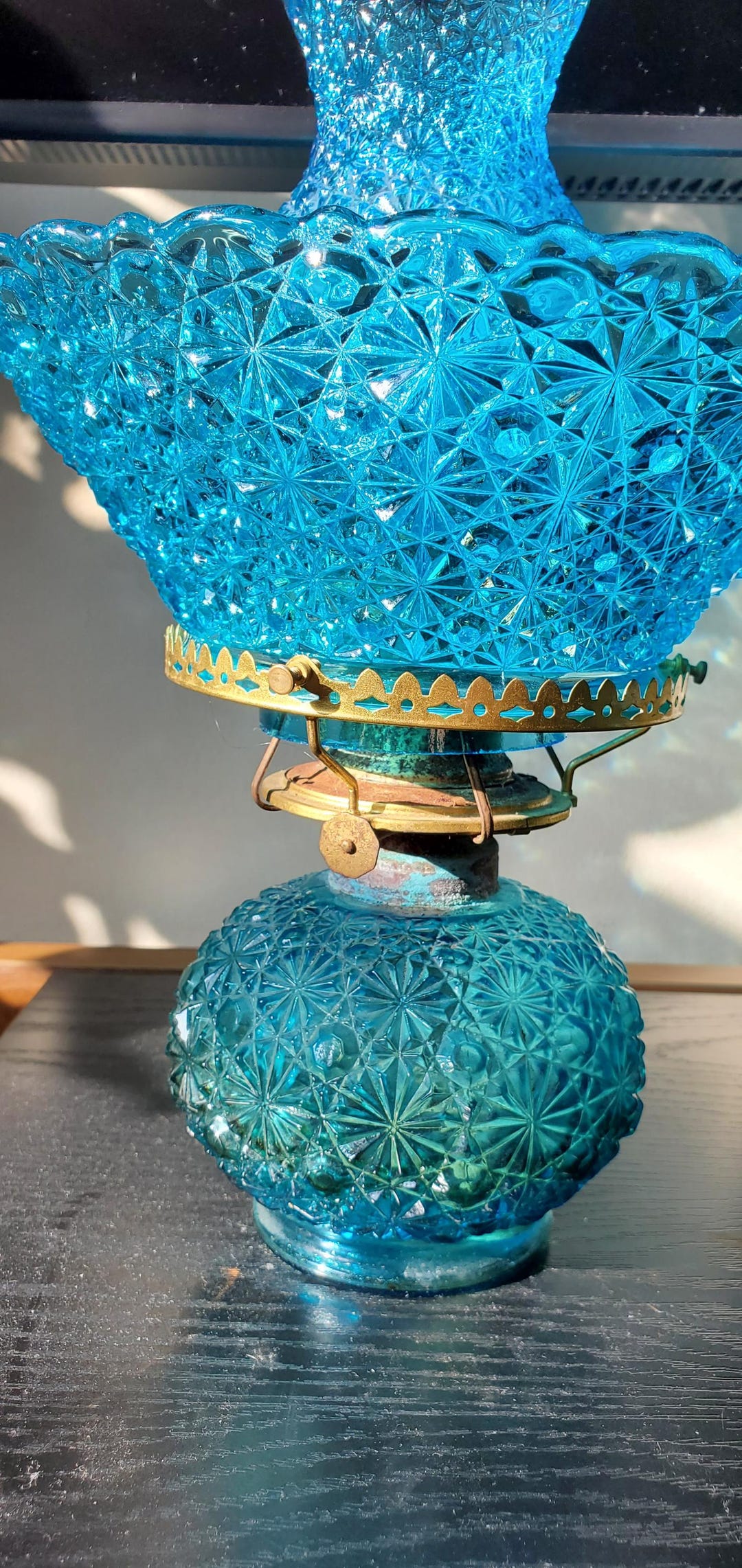 Vintage L E Smith Glass Blue Daisy and Button Pattern Oil Lamp With ...