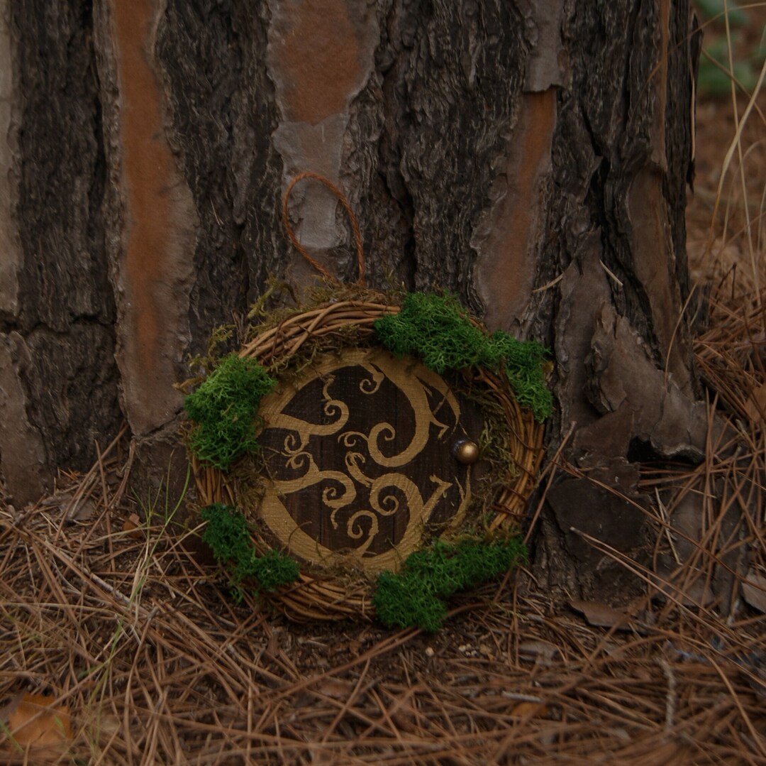 Hobbit Door, Brown Crown hobbit Door Inspired by the Lord of the Rings ...
