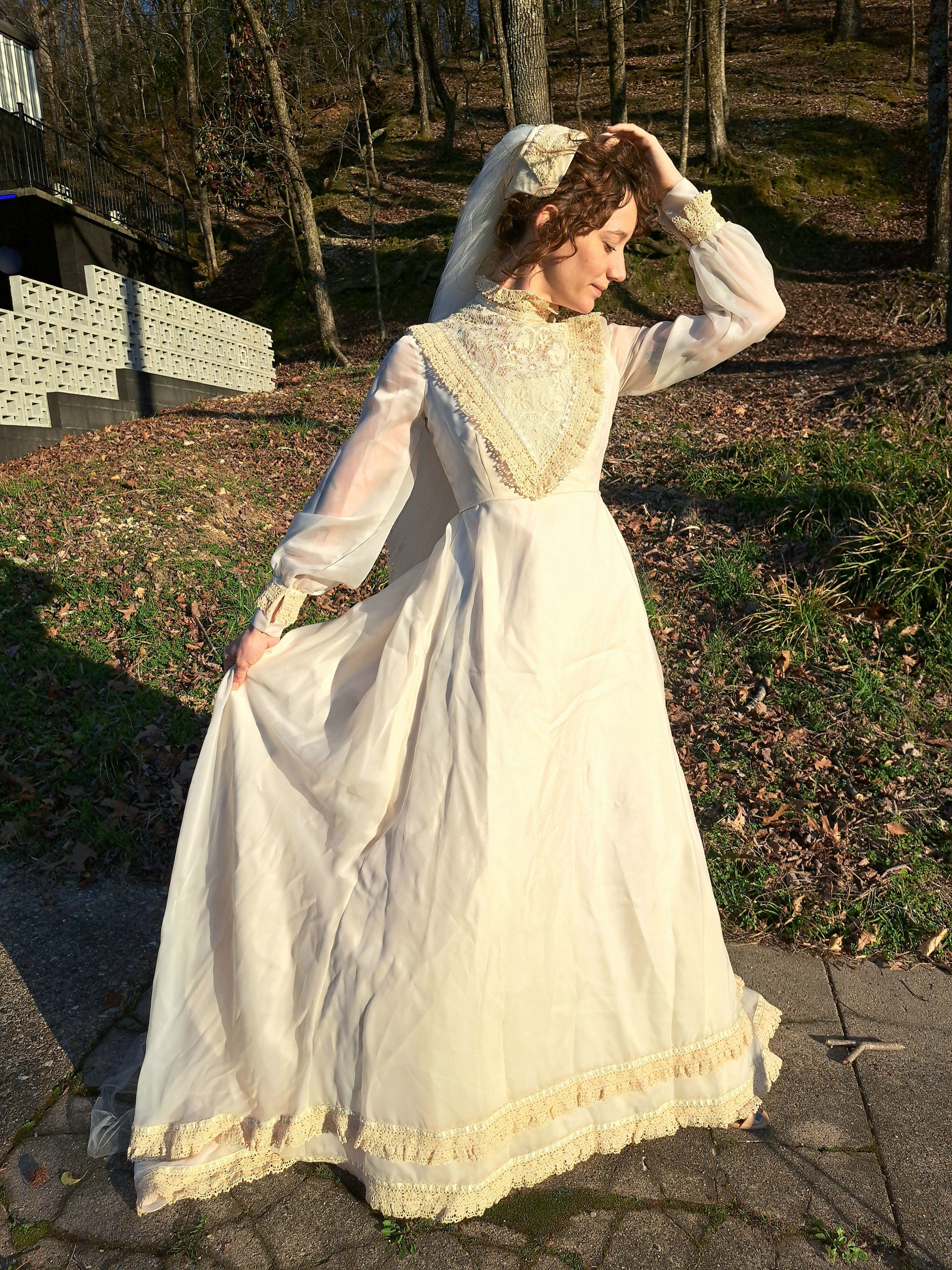 1970's Wedding Gown With Vail / Gunne Sax Style/long Trane/vintage Gown ...